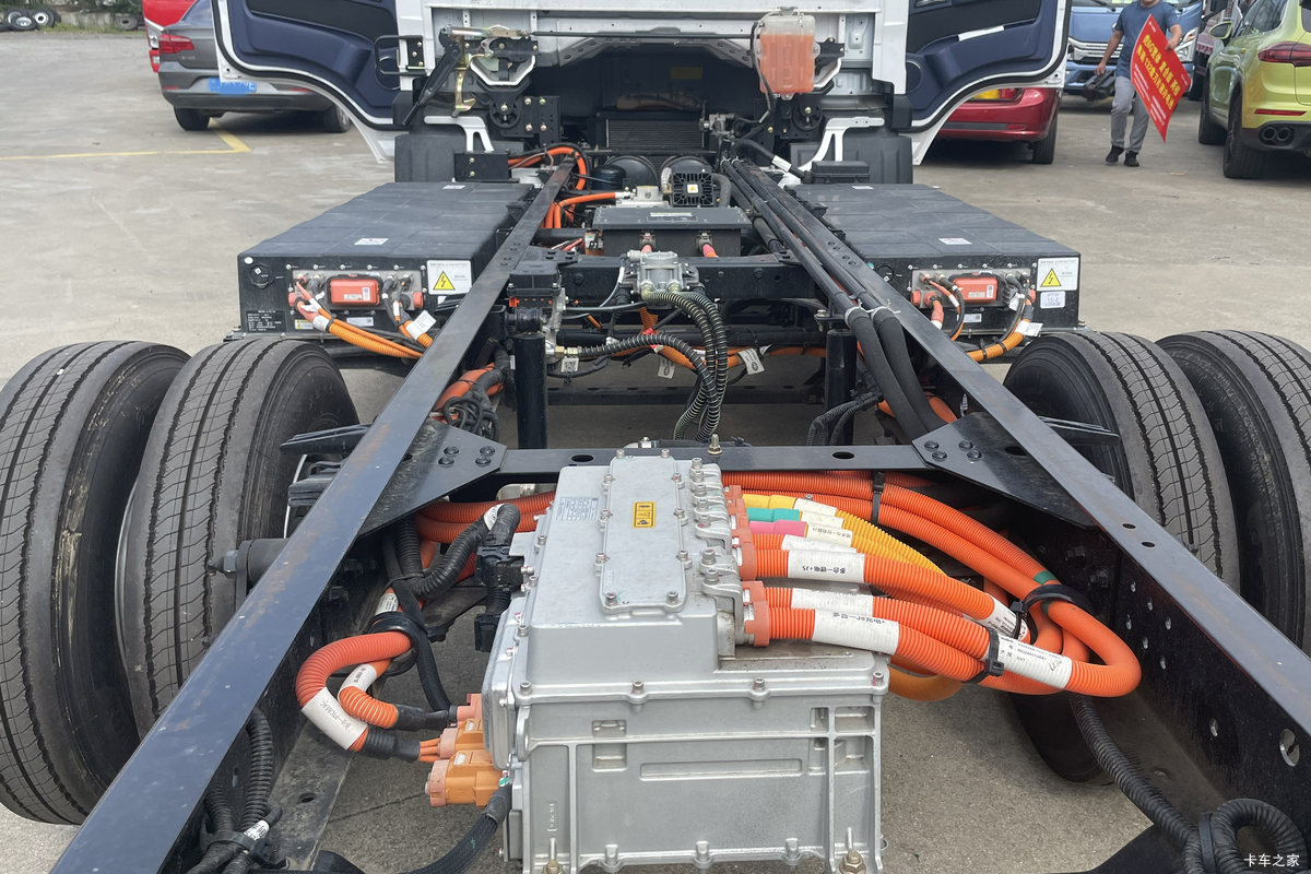 【图】解放虎6G 4.2米单排纯电动栏板轻卡 弗迪131.98kWh_实拍图片_4075019_卡车之家