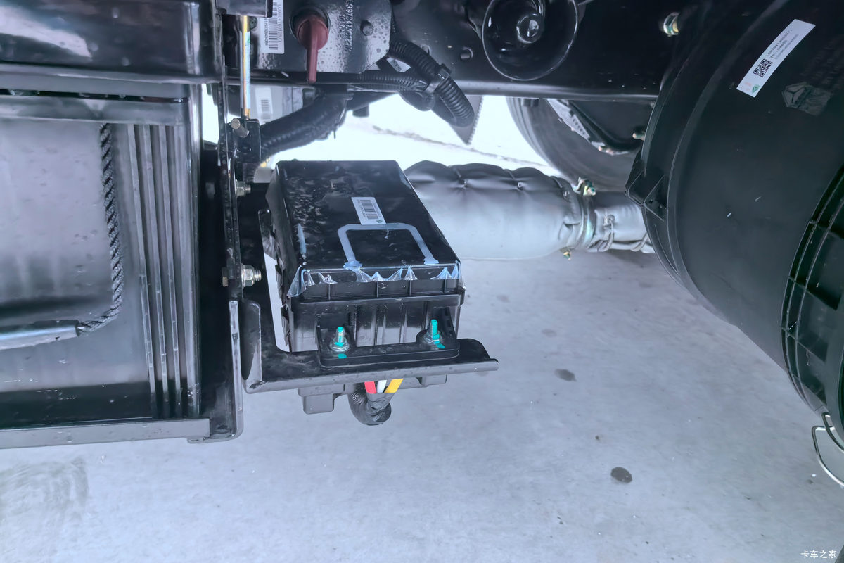 【图】中国重汽HOWO G5X 240马力 4X2 6.75米栏板载货车_实拍图片_4076837_卡车之家