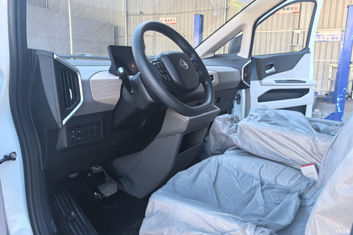 【图】长安跨越星光 2025款 舒适超充版 3座 纯电动封闭货车 宁德时代43.53kWh_实拍图片_4083171_卡车之家
