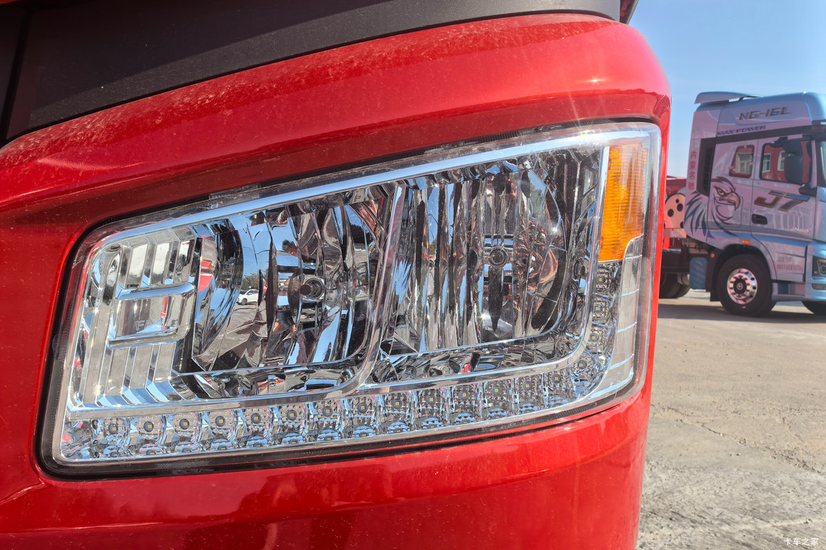 【图】解放J6P 经典版 13.2L LNG 530马力 6X4 一汽解放12档 高顶 牵引车_实拍图片_4085913_卡车之家