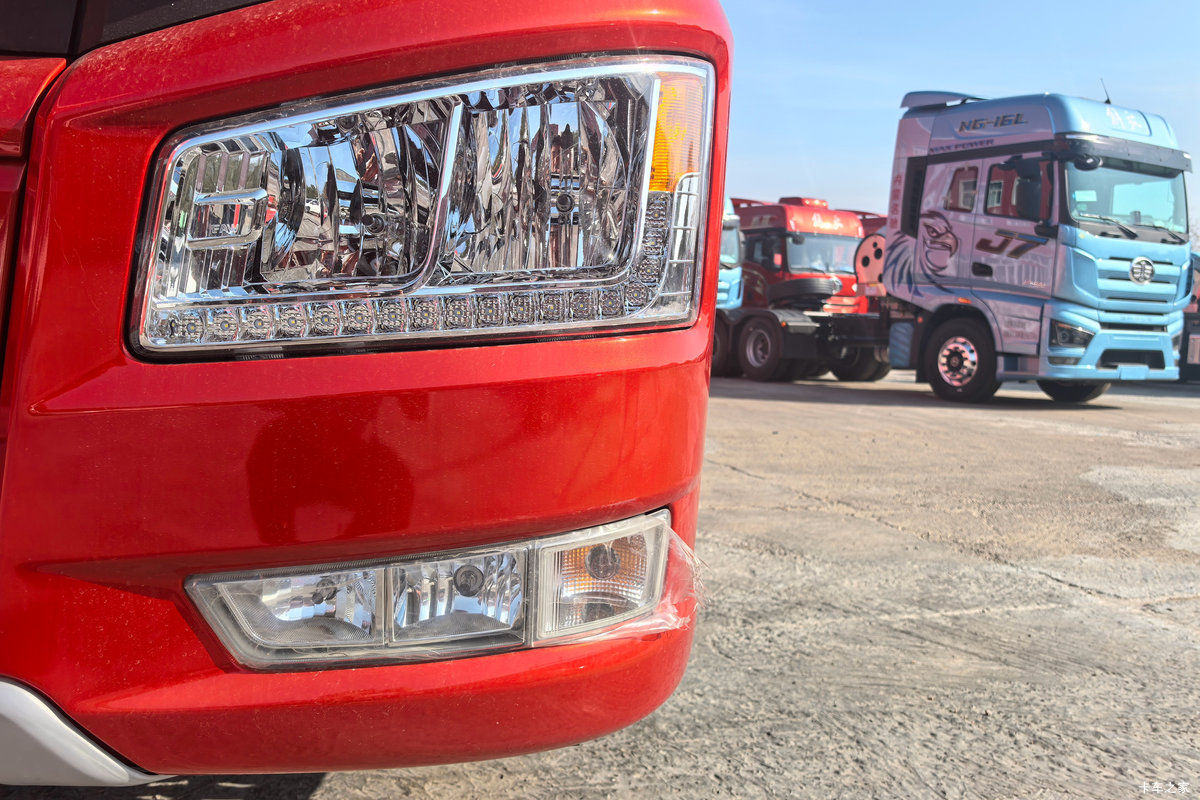 【图】解放J6P 经典版 13.2L LNG 530马力 6X4 一汽解放12档 高顶 牵引车_实拍图片_4085911_卡车之家