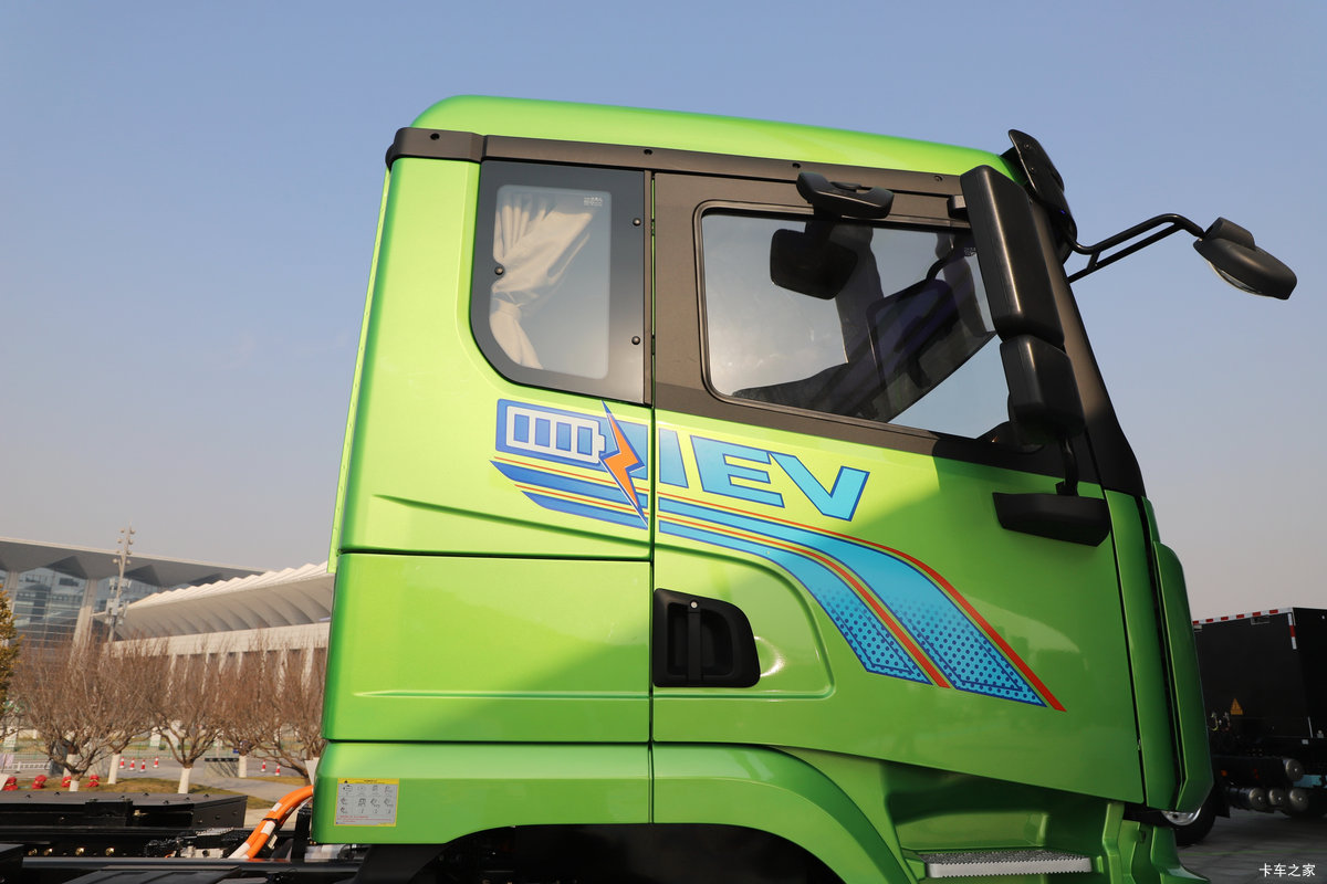 【图】陕汽德龙X5000E 6X4 纯电动自卸车 400kWh_实拍图片_4115213_卡车之家