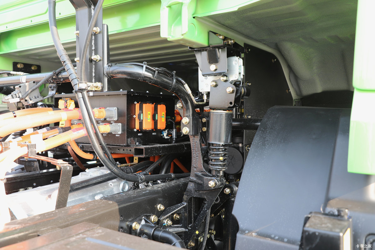 【图】陕汽德龙X5000E 6X4 纯电动自卸车 400kWh_实拍图片_4115260_卡车之家