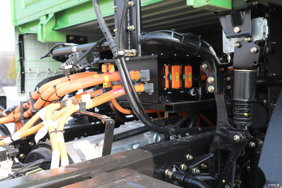 【图】陕汽德龙X5000E 6X4 纯电动自卸车 400kWh_实拍图片_4115273_卡车之家