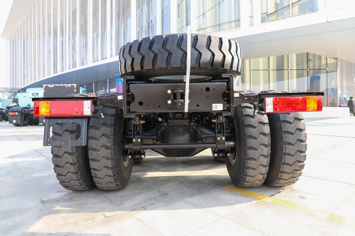 【图】陕汽德龙X5000E 6X4 纯电动自卸车 400kWh_实拍图片_4115292_卡车之家