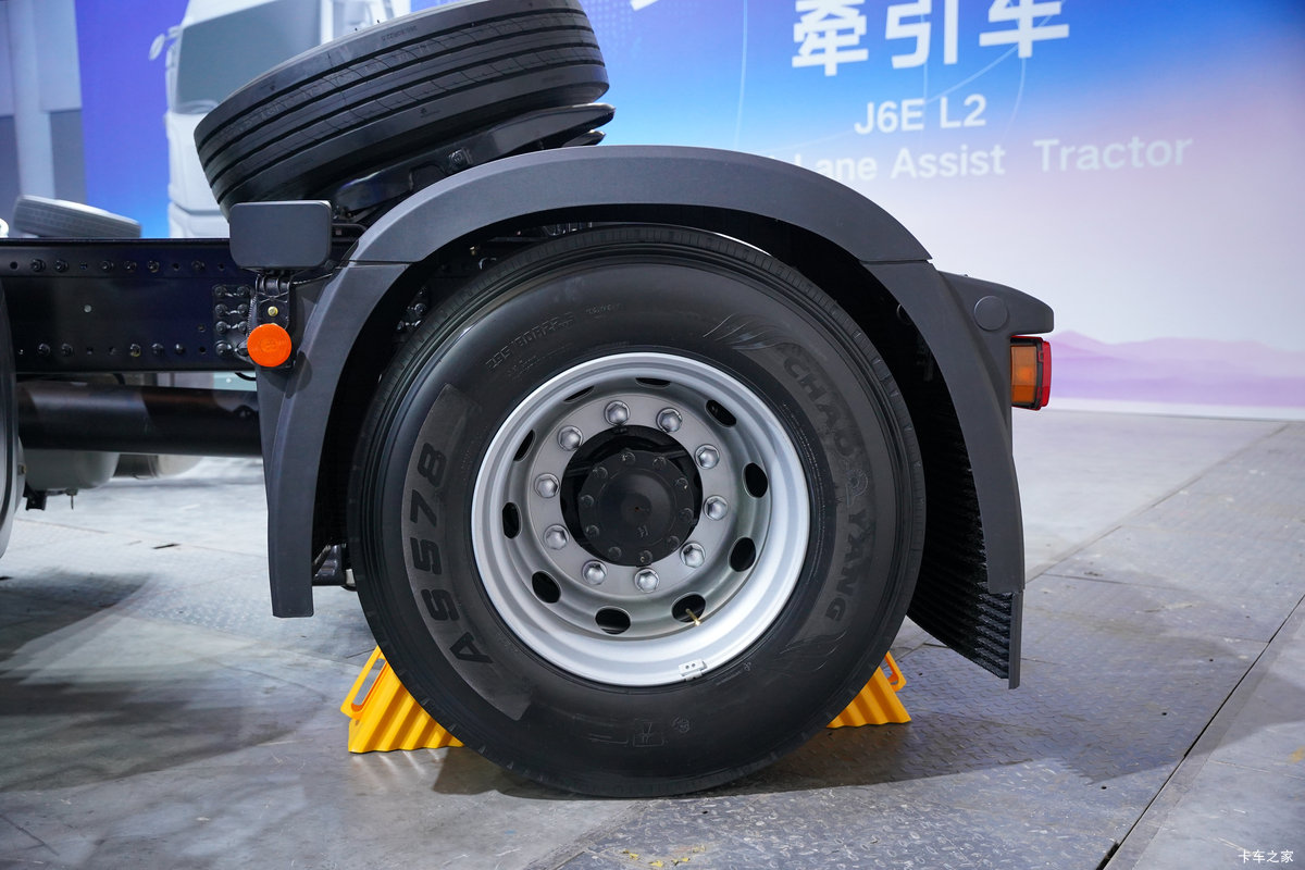 【图】解放J6E 12.5L柴油 520马力 4X2 一汽解放12档 AMT自动档 L2 牵引车_实拍图片_4116561_卡车之家