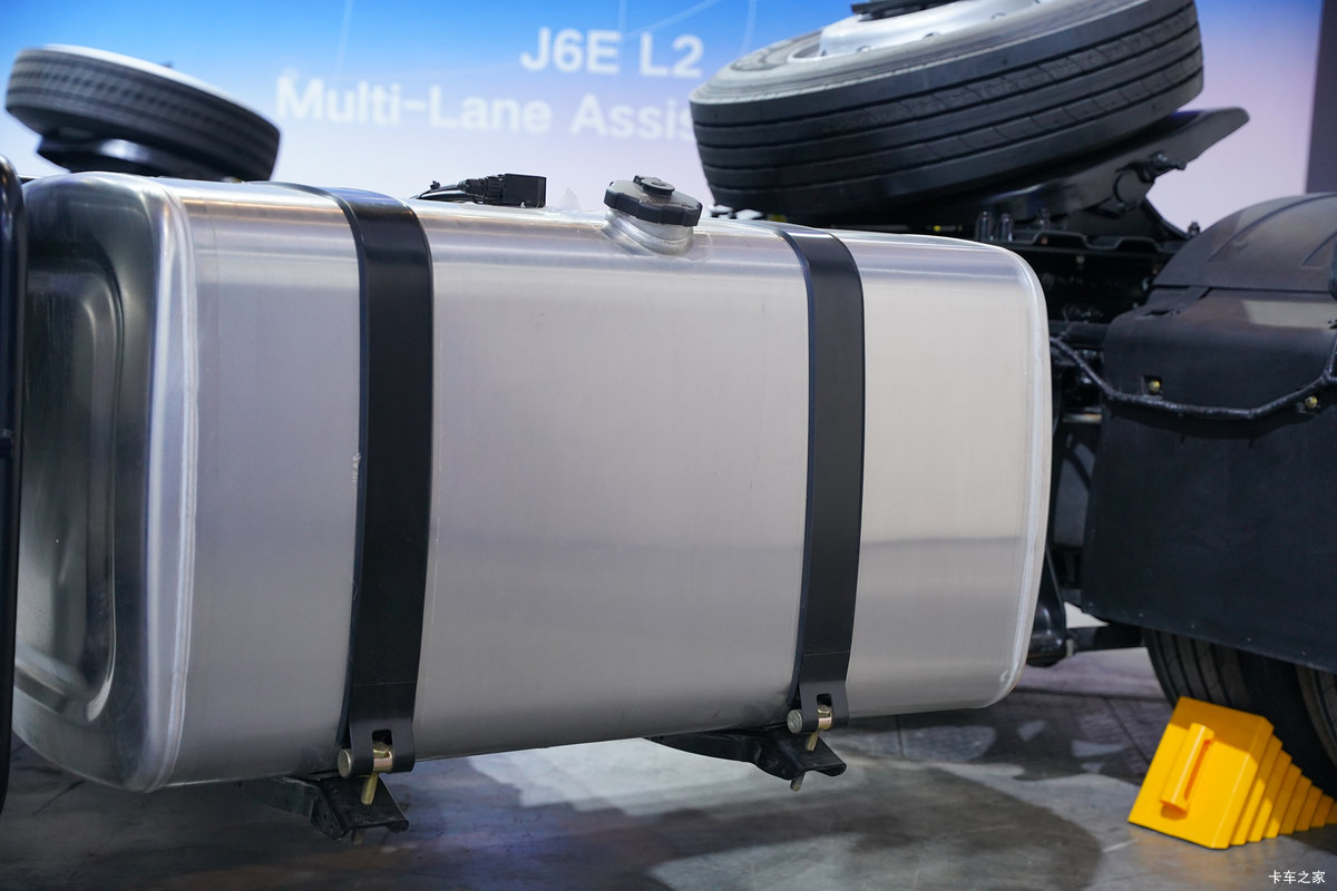 【图】解放J6E 12.5L柴油 520马力 4X2 一汽解放12档 AMT自动档 L2 牵引车_实拍图片_4116561_卡车之家