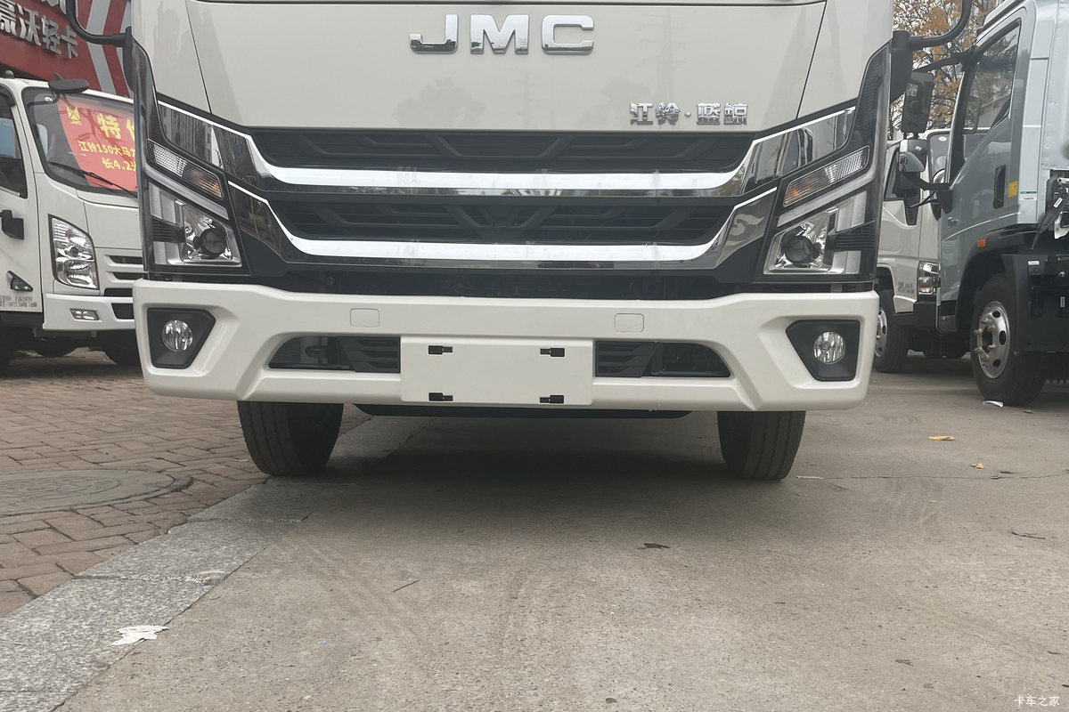 【图】江铃凯运+ 蓝鲸宽体 2.5L柴油 174马力 万里扬6档 4.2米单排栏板轻卡_实拍图片_4127330_卡车之家