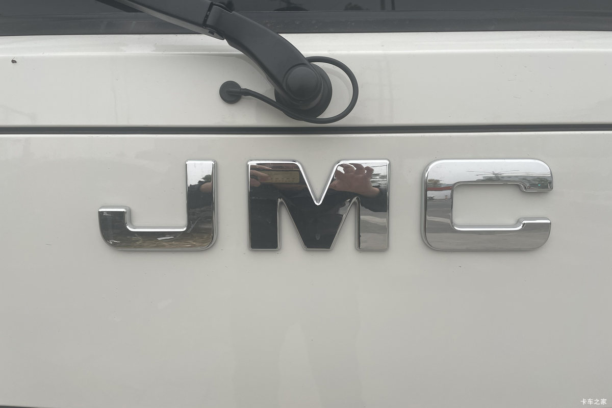 【图】江铃凯运+ 蓝鲸宽体 2.5L柴油 174马力 万里扬6档 4.2米单排栏板轻卡_实拍图片_4127330_卡车之家