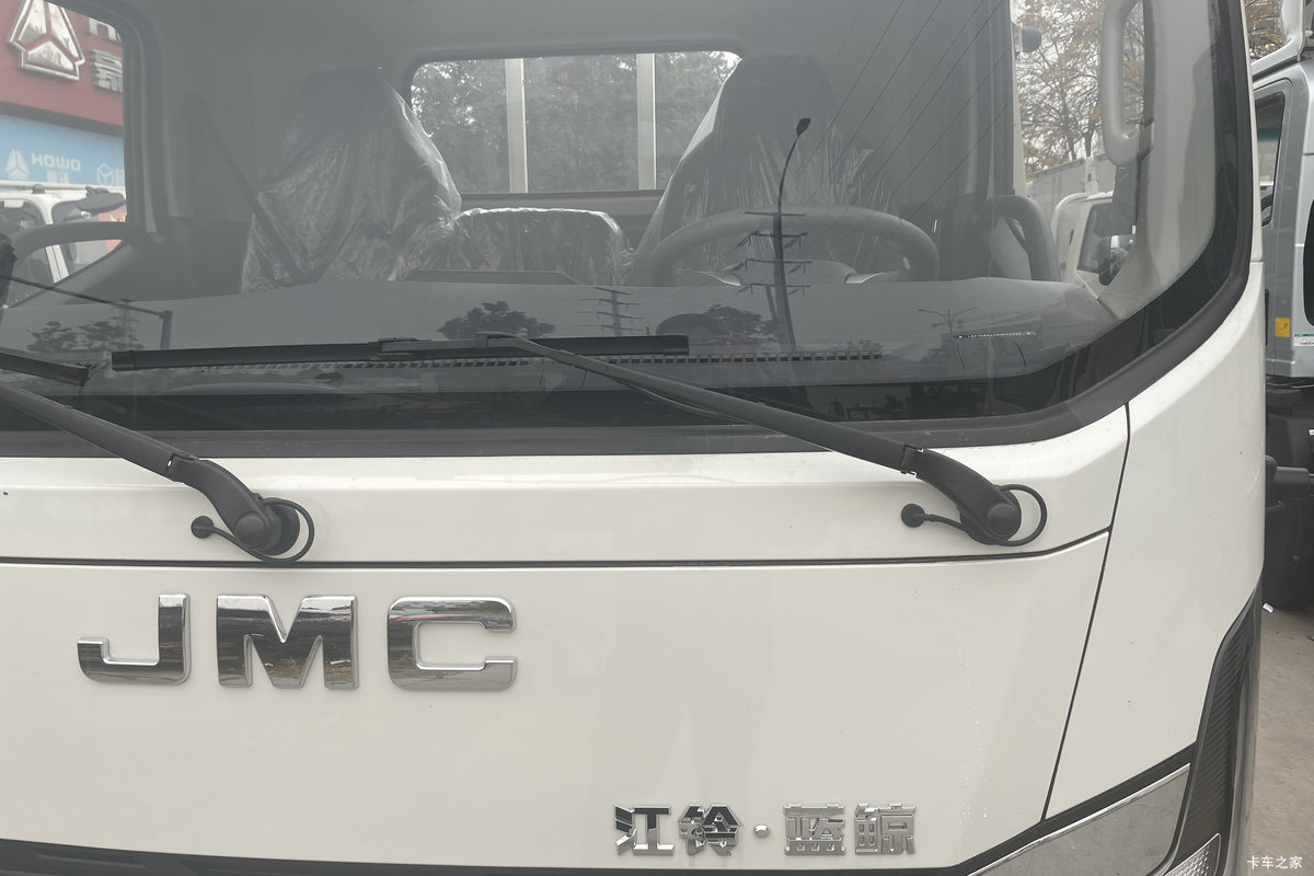 【图】江铃凯运+ 蓝鲸宽体 2.5L柴油 174马力 万里扬6档 4.2米单排栏板轻卡_实拍图片_4127330_卡车之家