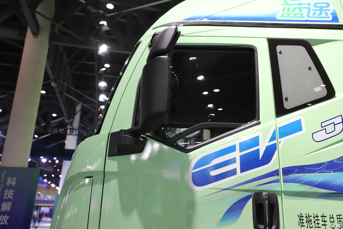 【图】解放J6E 4X2 换电式纯电动牵引车 宁德时代512kWh_实拍图片_4131930_卡车之家