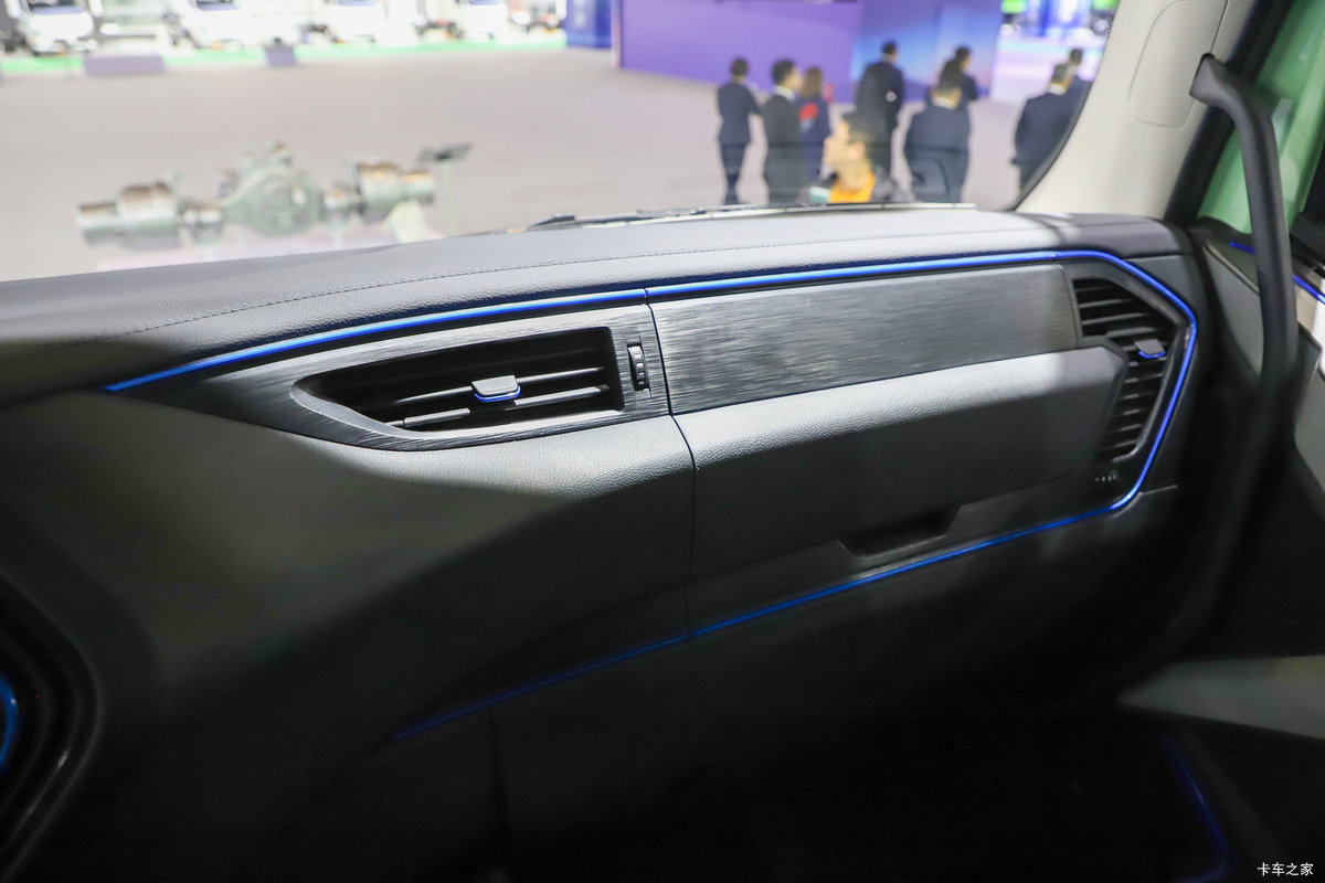 【图】解放J6E 4X2 换电式纯电动牵引车 宁德时代512kWh_实拍图片_4131975_卡车之家