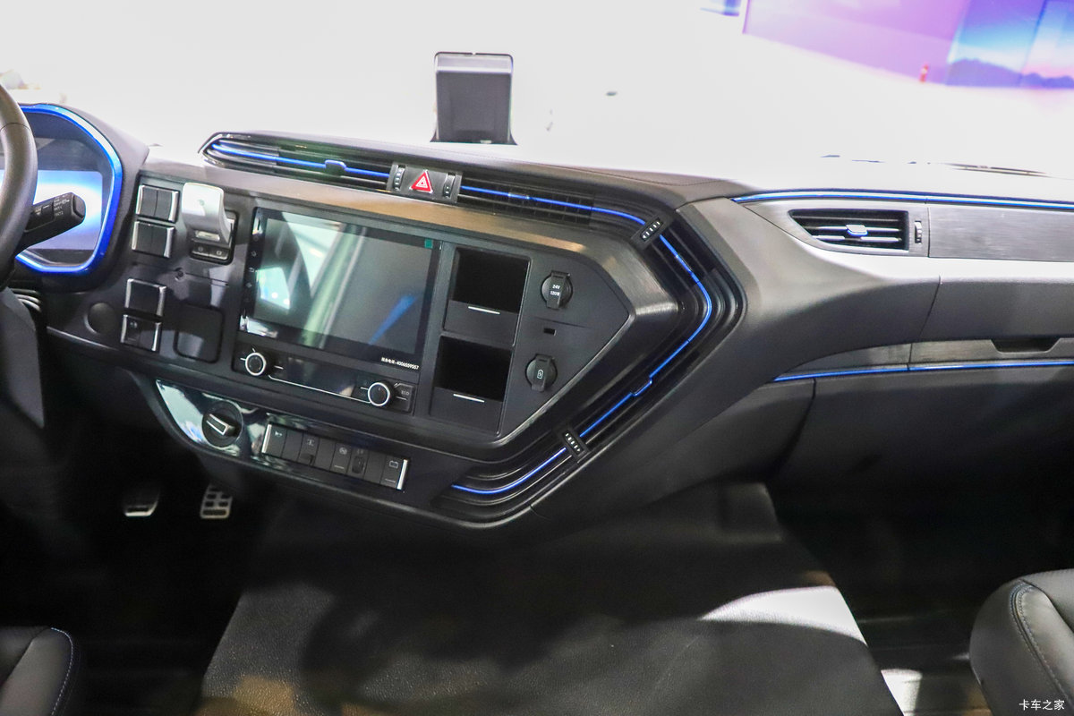 【图】解放J6E 4X2 换电式纯电动牵引车 宁德时代512kWh_实拍图片_4131974_卡车之家