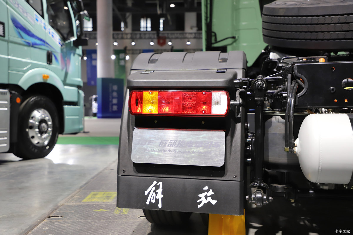 【图】解放J6E 4X2 换电式纯电动牵引车 宁德时代512kWh_实拍图片_4131995_卡车之家