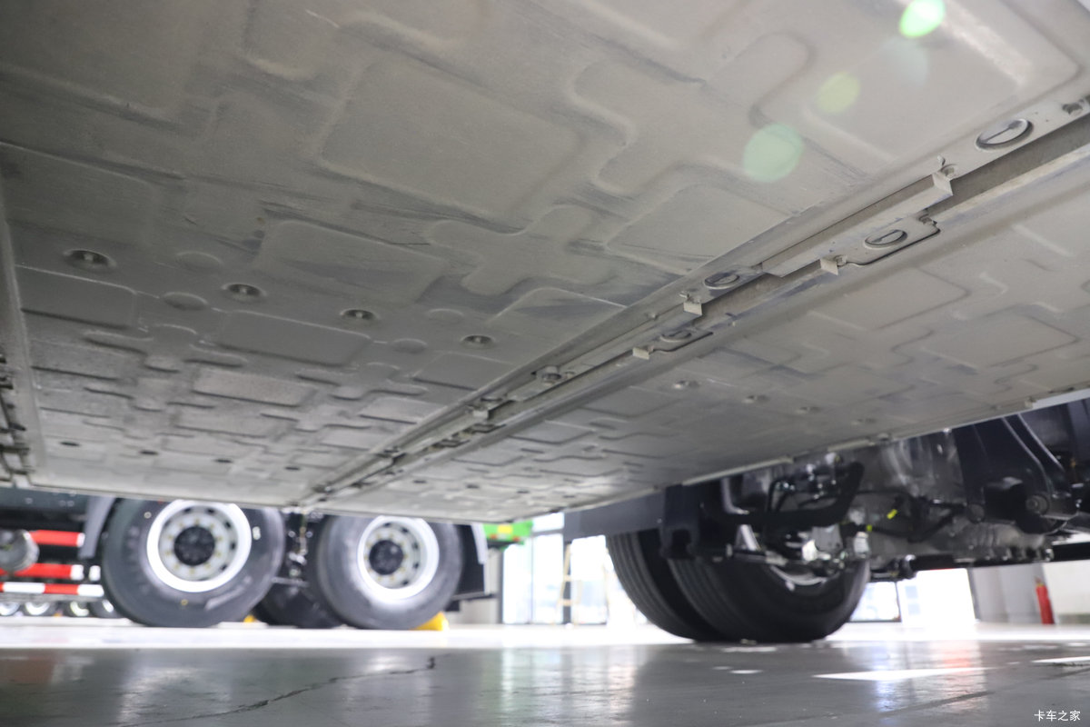 【图】解放J6E 4X2 换电式纯电动牵引车 宁德时代512kWh_实拍图片_4132021_卡车之家