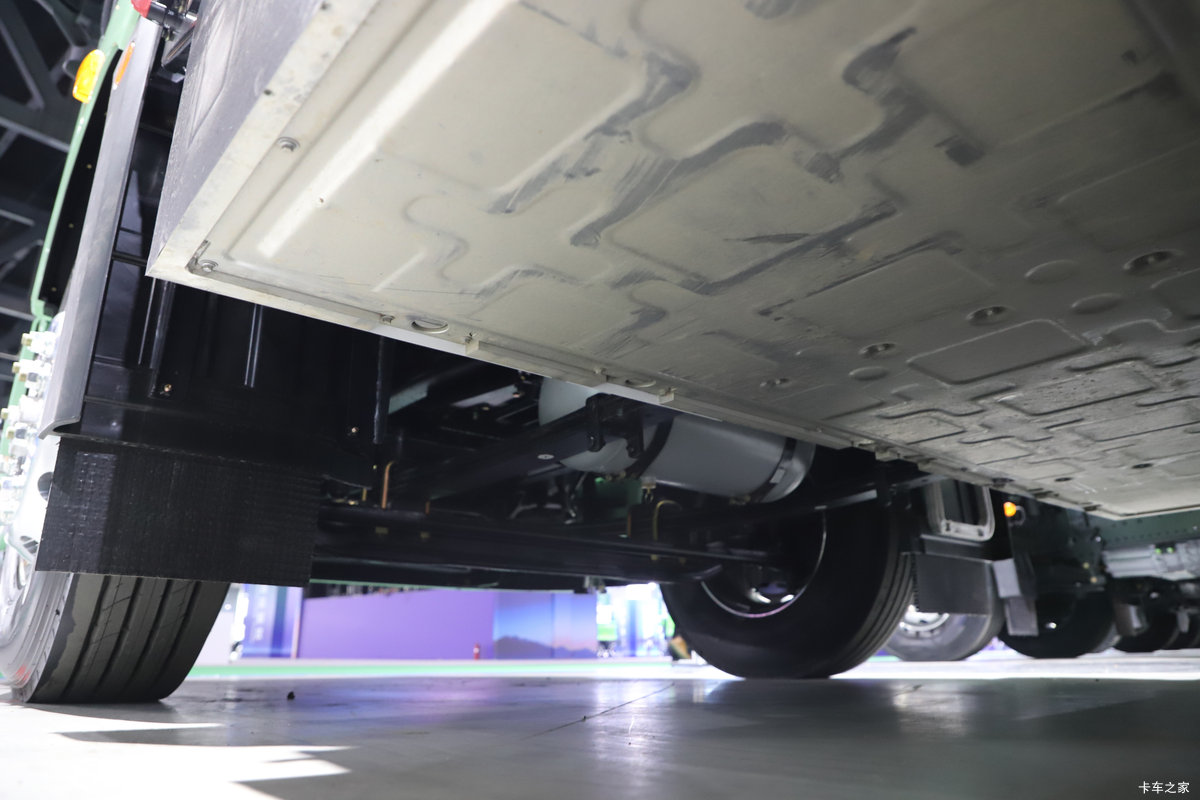 【图】解放J6E 4X2 换电式纯电动牵引车 宁德时代512kWh_实拍图片_4132021_卡车之家