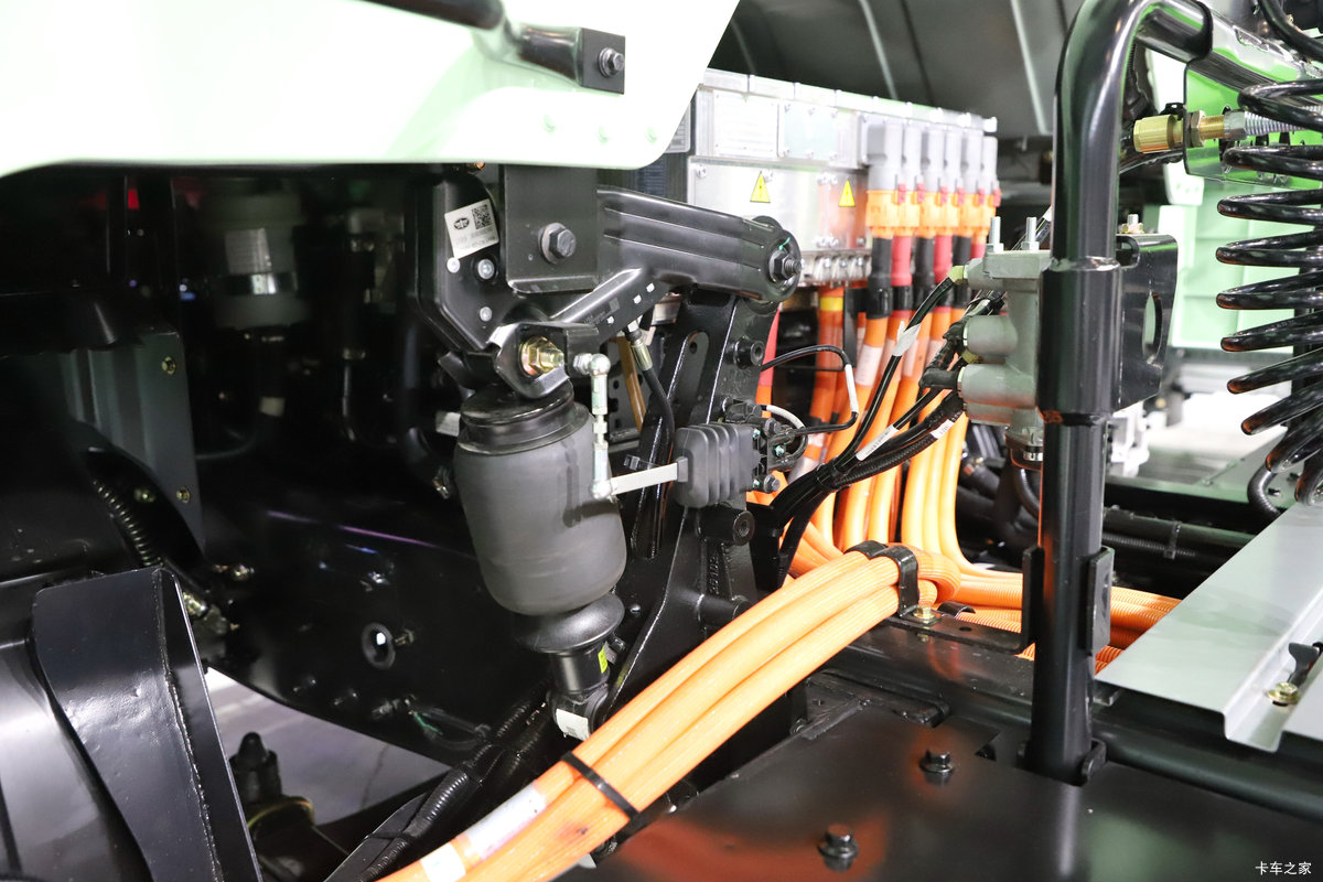 【图】解放J6E 4X2 换电式纯电动牵引车 宁德时代512kWh_实拍图片_4132021_卡车之家